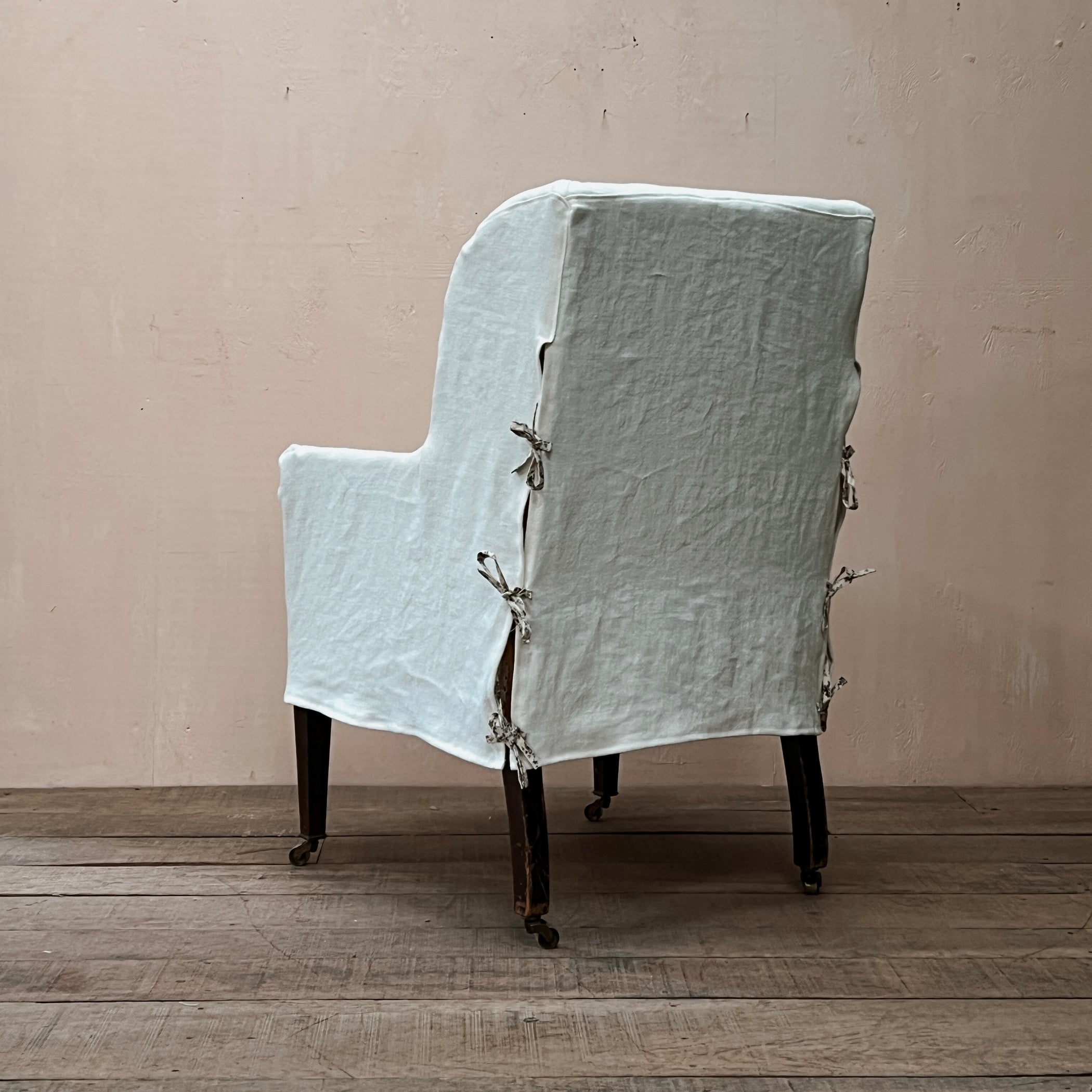 Mabel Wing Chair– Faeger Shop