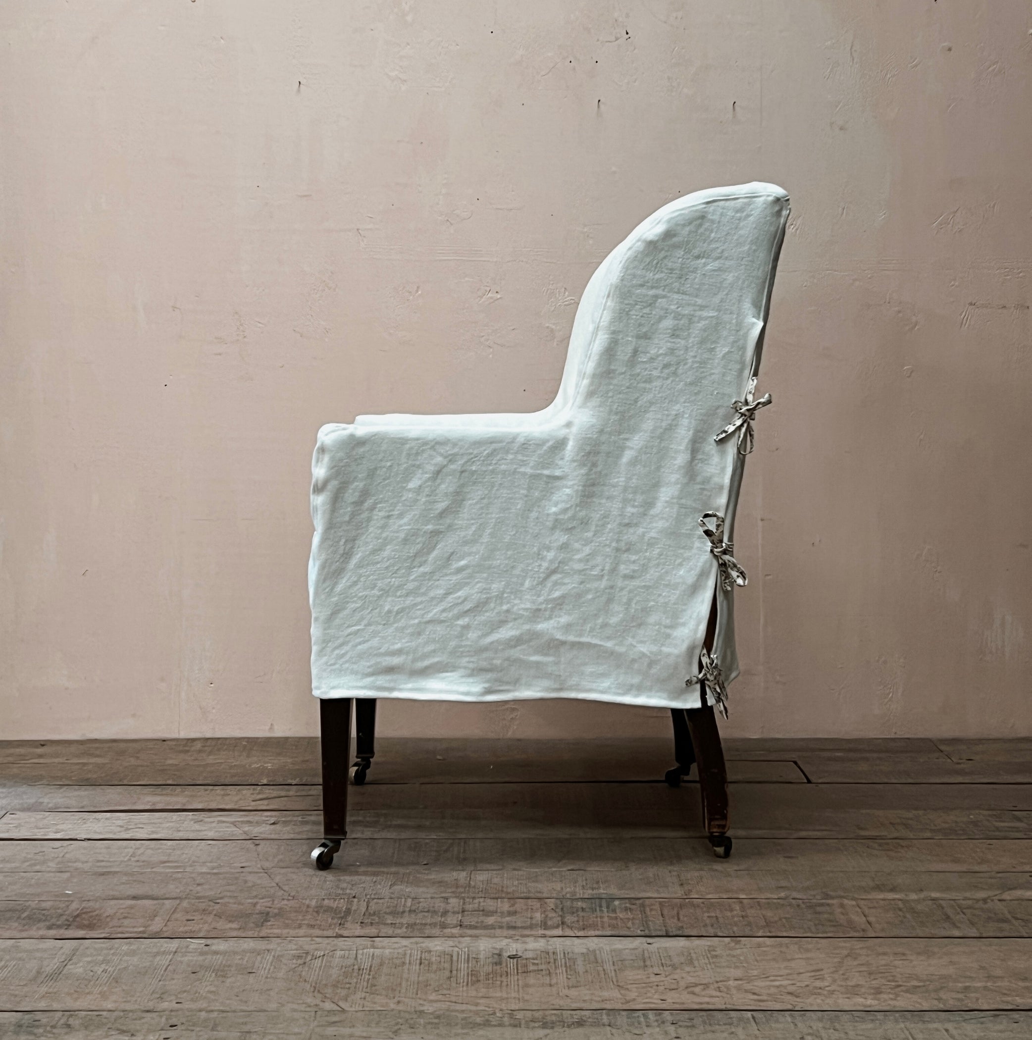 Mabel Wing Chair– Faeger Shop